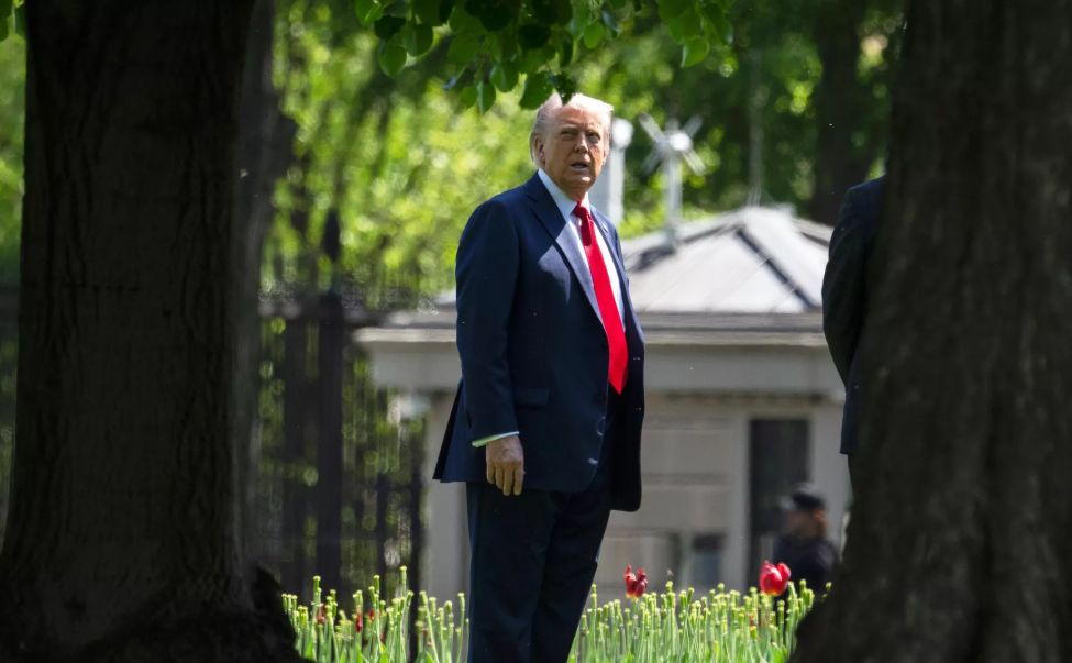 Tramp uoči konklave objavio sliku na kojoj izgleda kao papa FOTO | BL ...