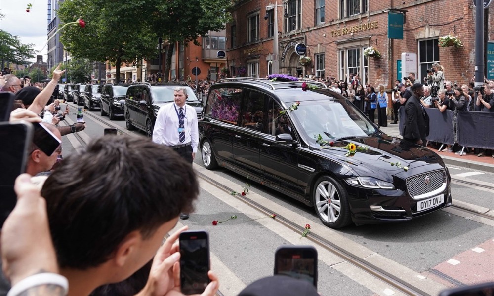 Sahrana Ozija Ozborna u Birmingemu: Hiljade fanova ispratile ...