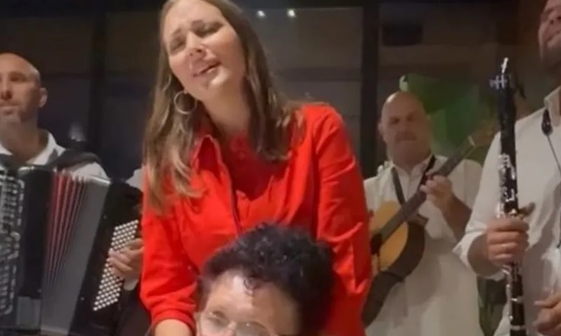 Samo 20 dana od poroda vratila kilažu: Aleksandra Prijović prvi put u javnosti | BL Portal