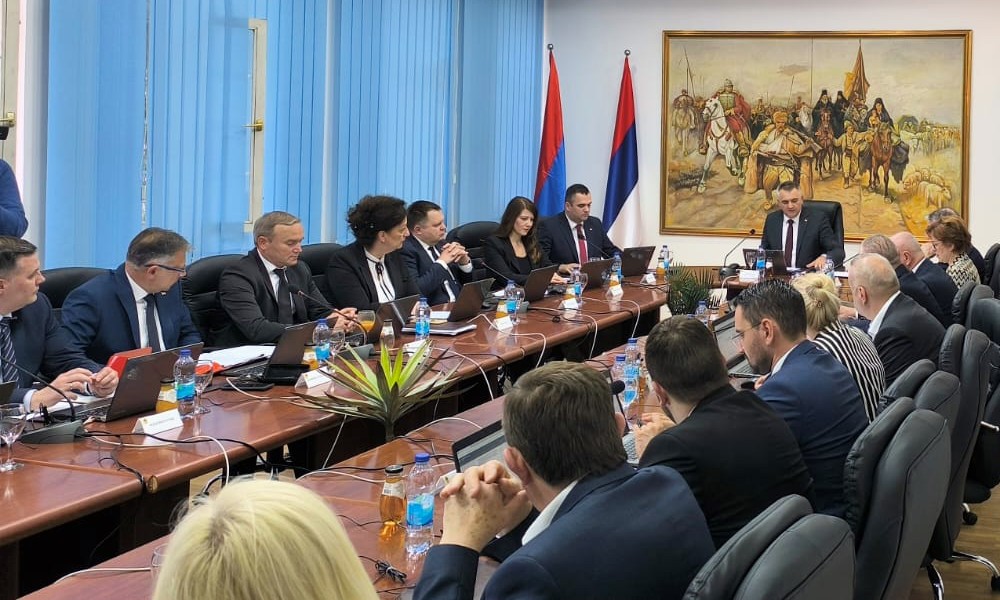 Minić apelovao na bankarski sektor: Smanjiti troškove obrade kredita | BL Portal