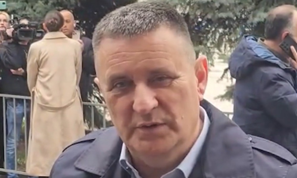 Zanimljiva fotografija: Građani na prijevremenim izborima glasali i za ...